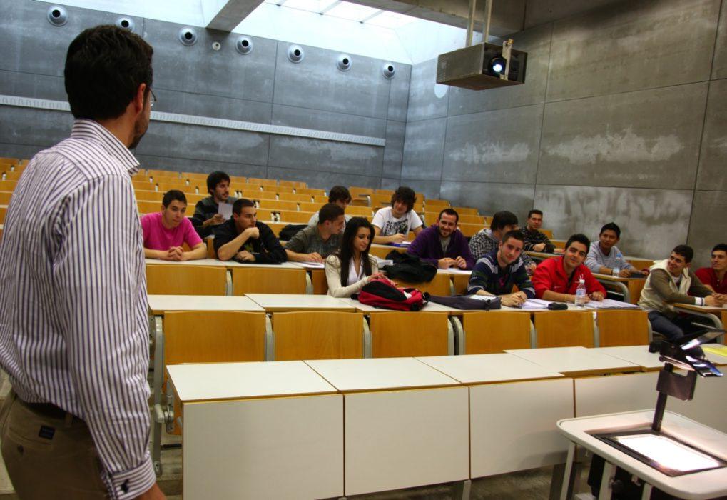 Cómo ser profesor de universidad: Requisitos - CursosMasters.com